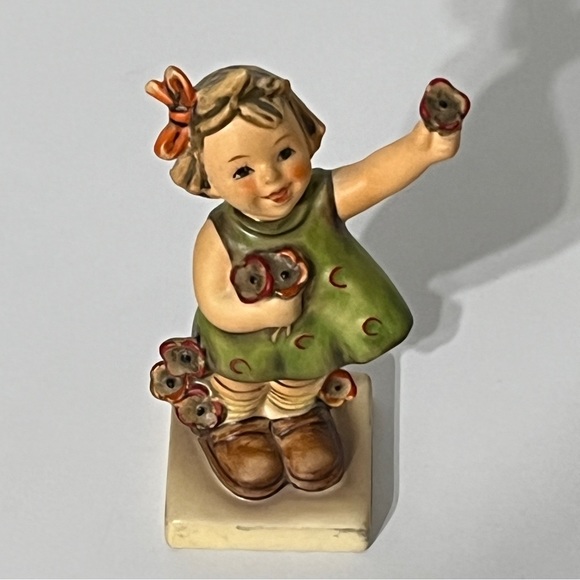 Goebel | Accents | Vintage Goebel Hummel Spring Cheer No 72 Figurine ...